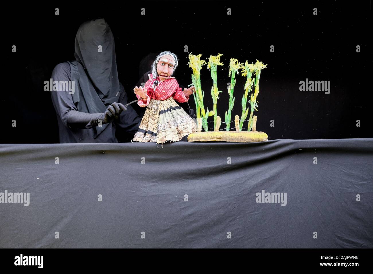 Real puppet hi-res stock photography and images - Alamy