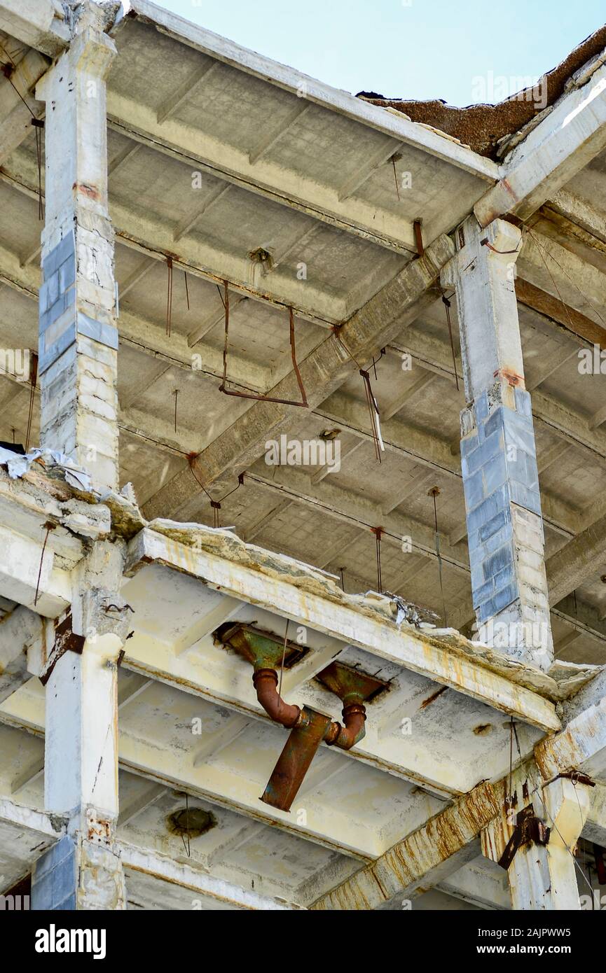 Demolition, disposal of a large industrial plant Stock Photo - Alamy