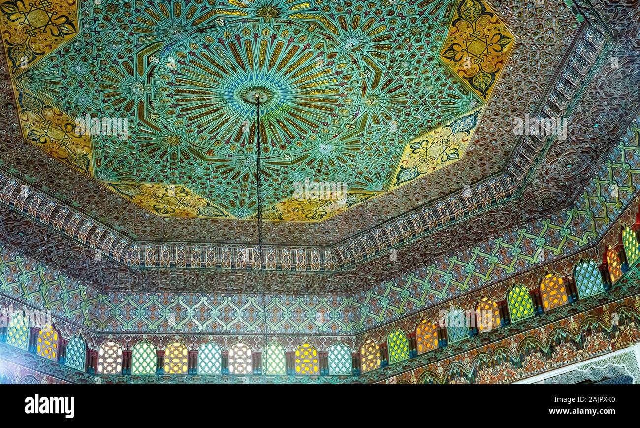 Moroccan decorative ceiling hi-res stock photography and images - Alamy