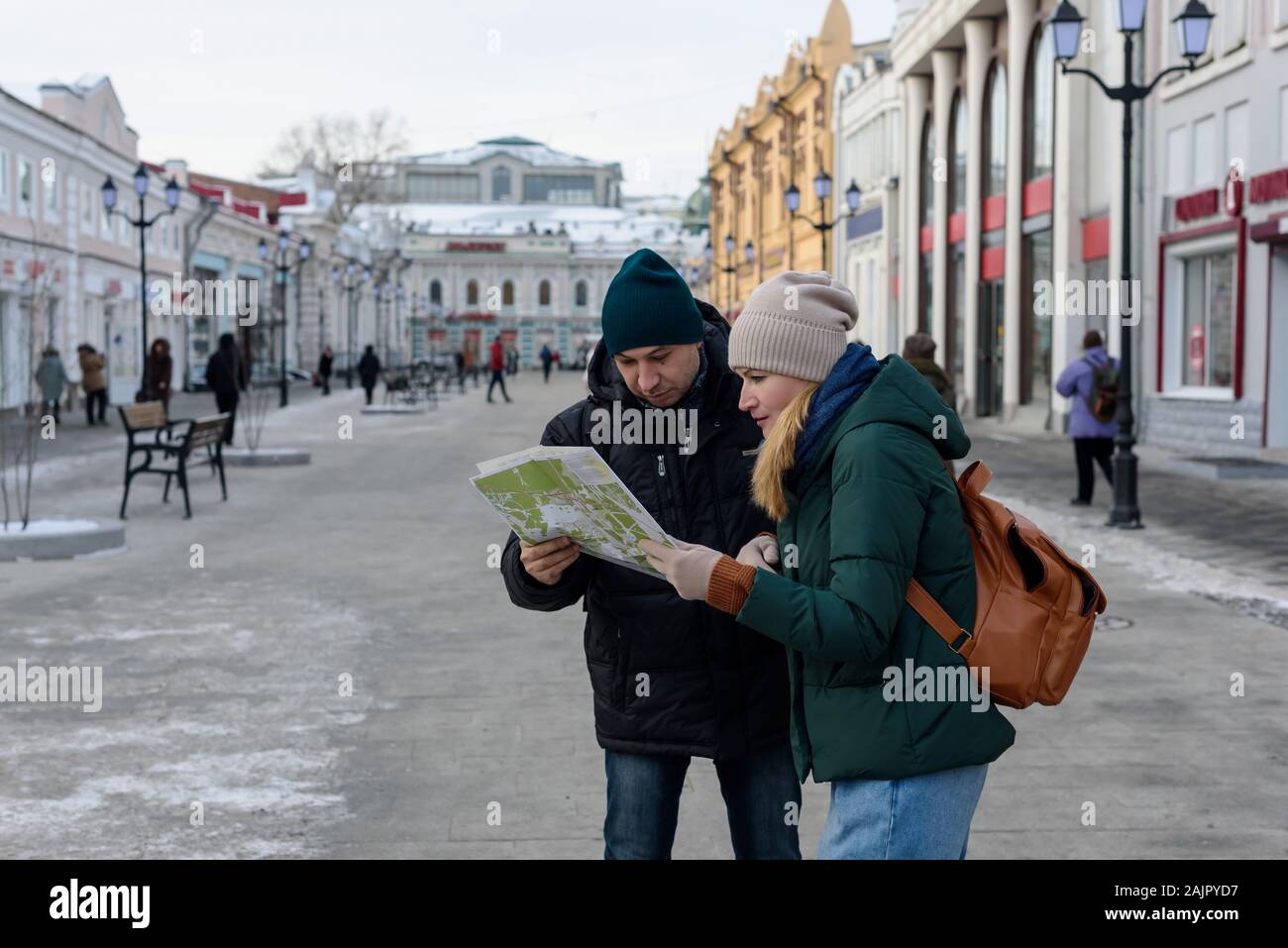 Two people reading map hi-res stock photography and images - Alamy
