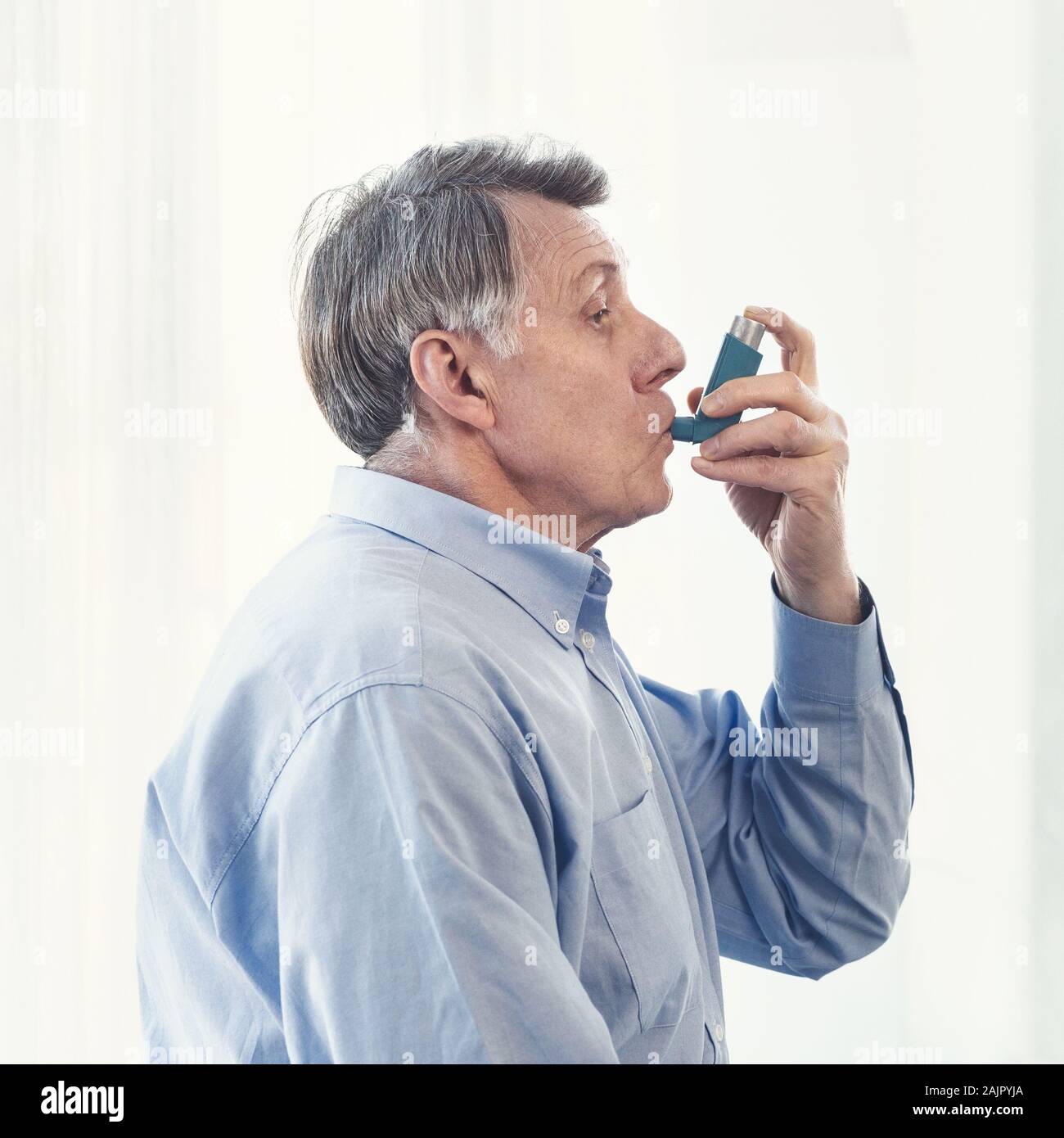 Mature patient inhaler asthma hi-res stock photography and images - Alamy