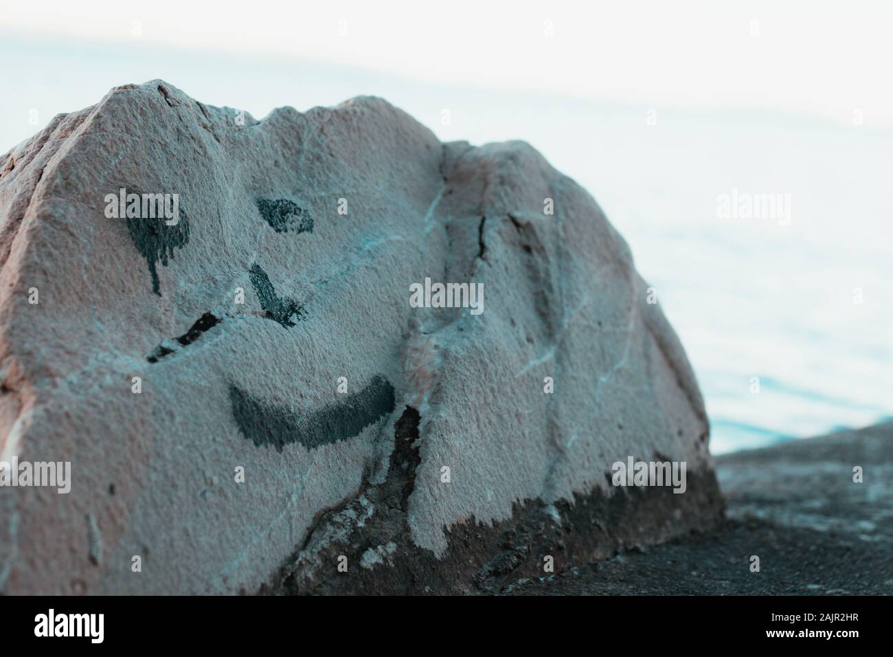 Smiley rock face hi-res stock photography and images - Alamy