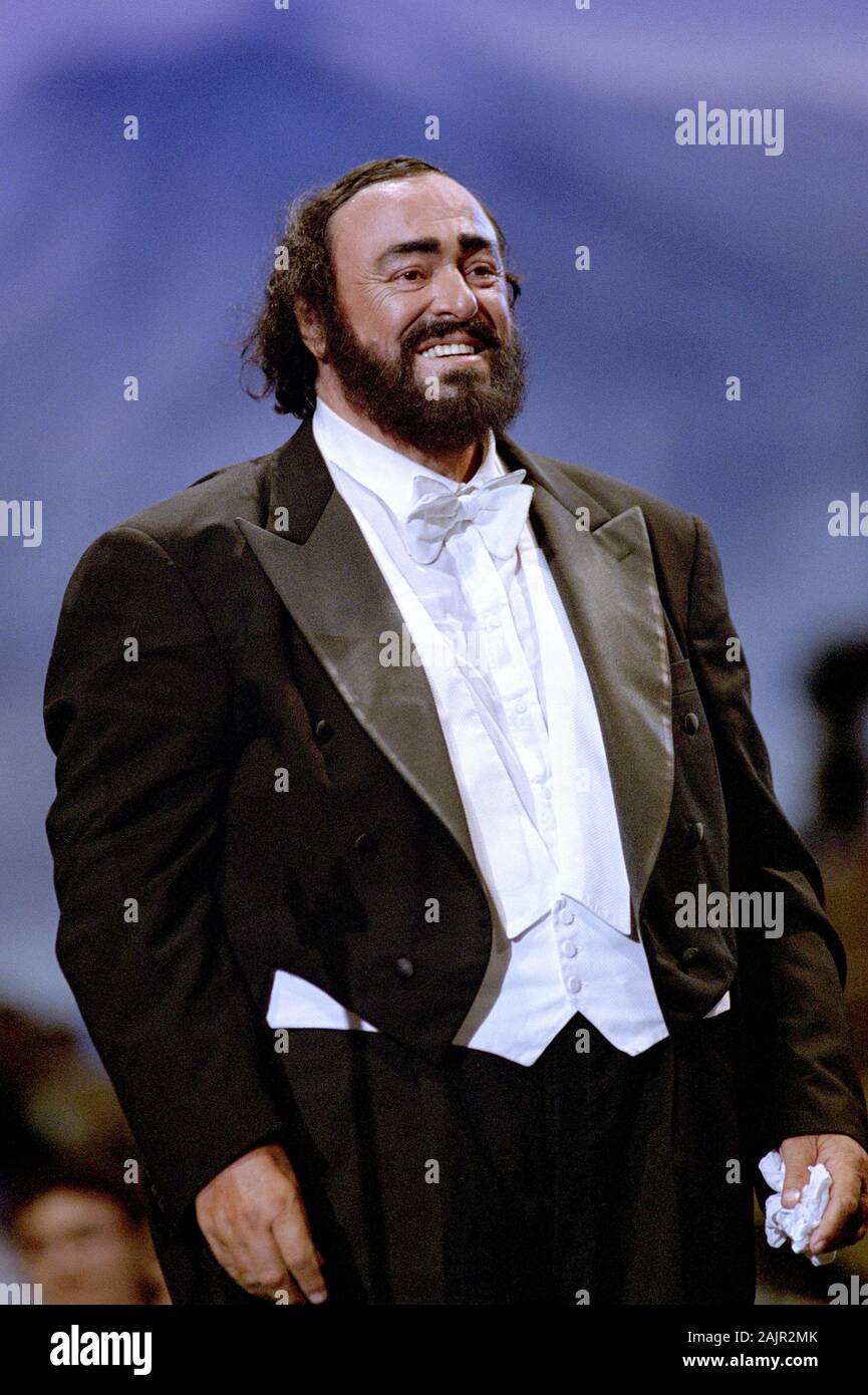 Luciano pavarotti italian music awards hi-res stock photography and ...