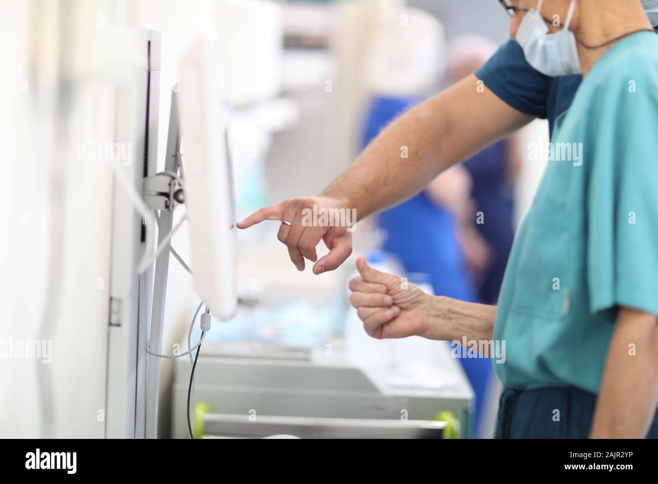 Hospital x ray room monitor screen hi-res stock photography and images ...