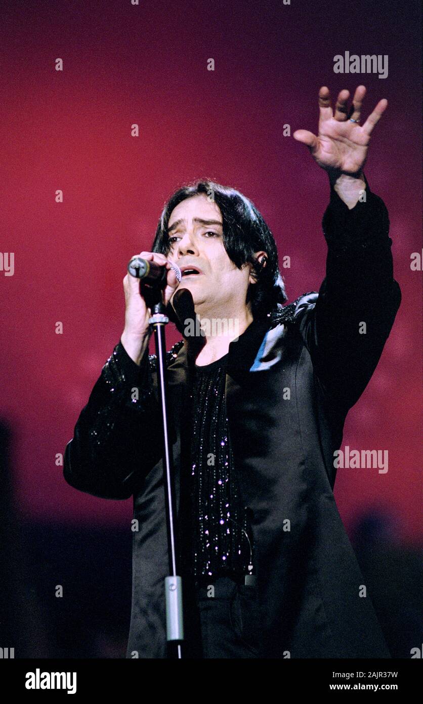 Luciano pavarotti 1999 hi-res stock photography and images - Alamy