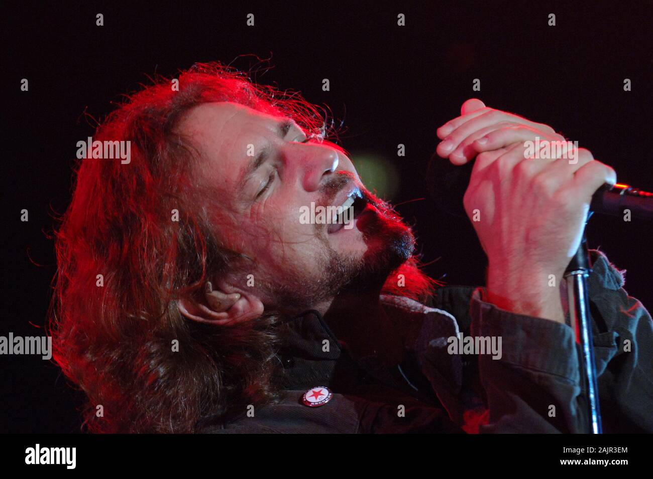 Eddie vedder 1994 hi-res stock photography and images - Alamy