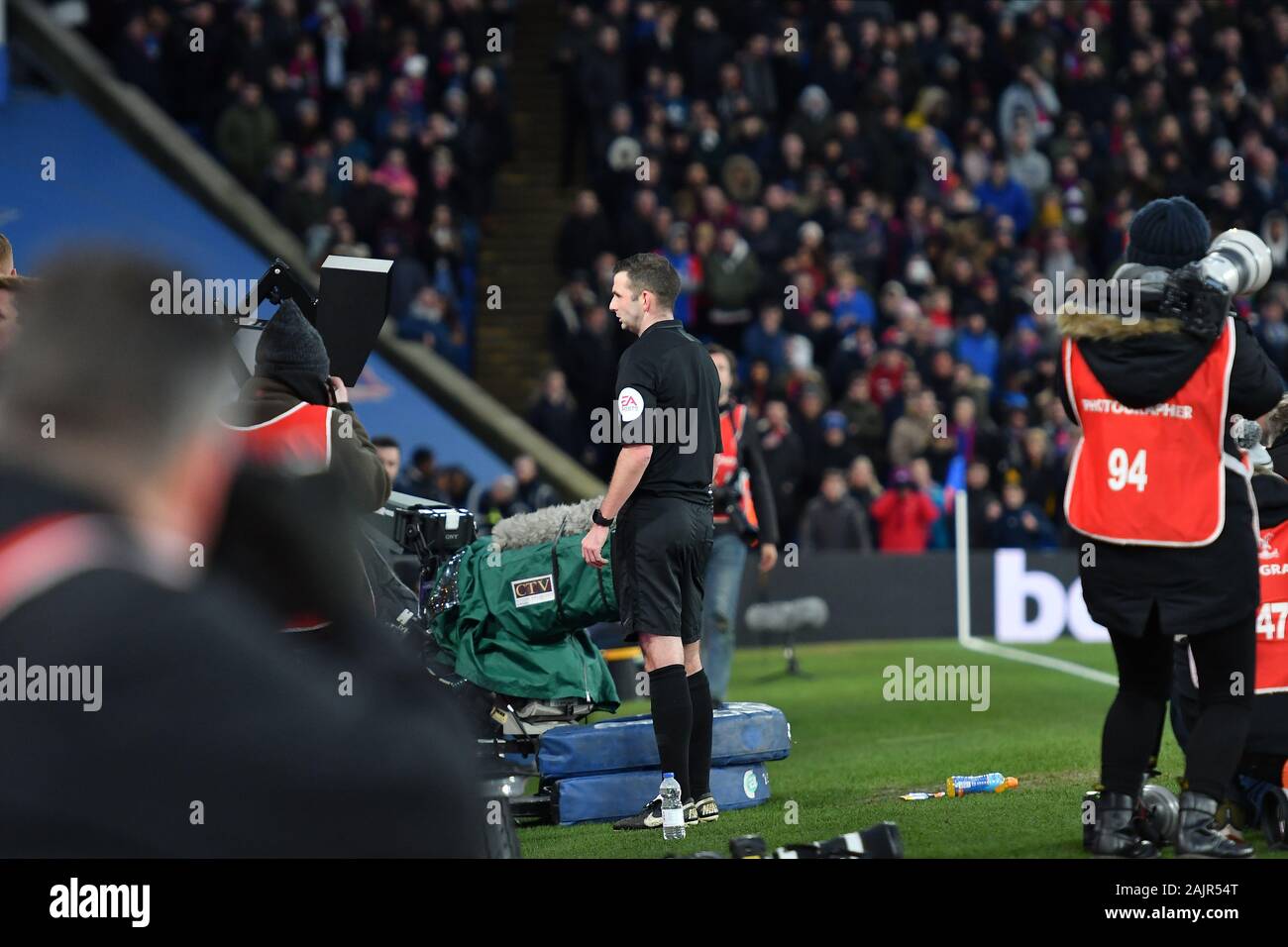 Var football checking hi-res stock photography and images - Alamy