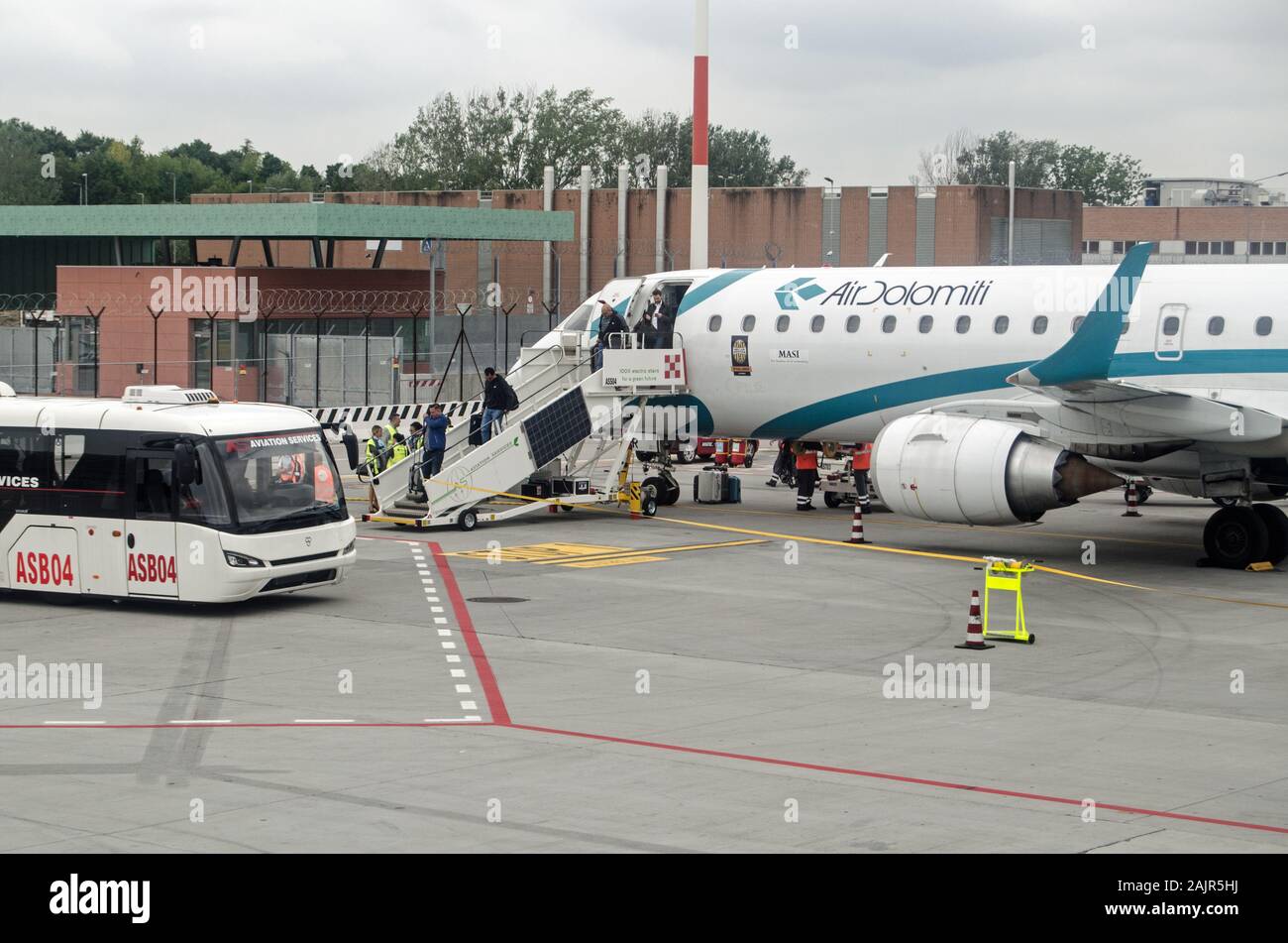 Air italy airline workers hi-res stock photography and images - Alamy