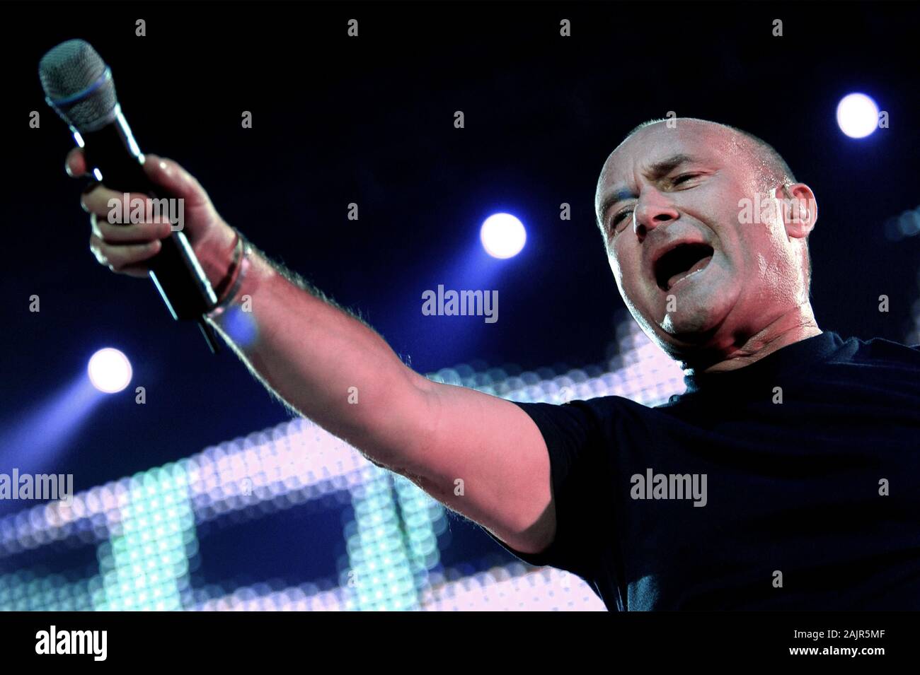 Milan Italy, 01 May 2004,Live concert of Phil Collins at the Forum ...