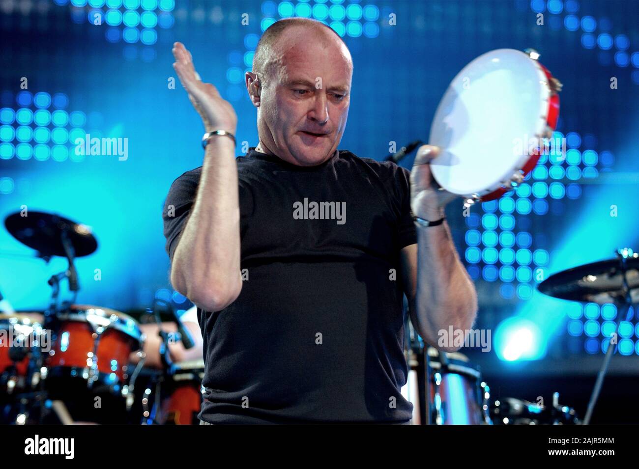 Phil collins 2004 hi-res stock photography and images - Alamy
