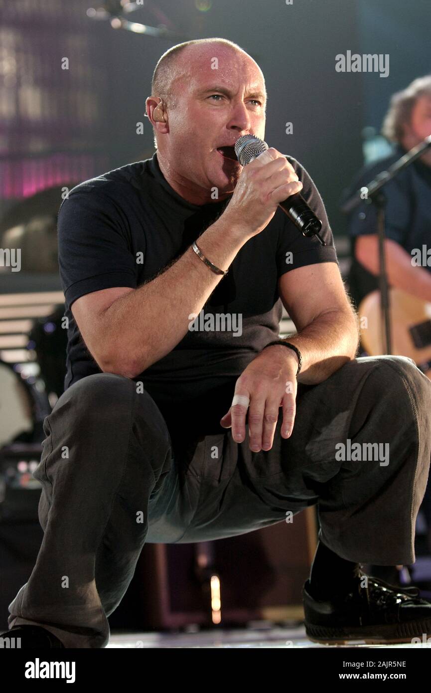 Phil collins genesis drums hi-res stock photography and images - Alamy