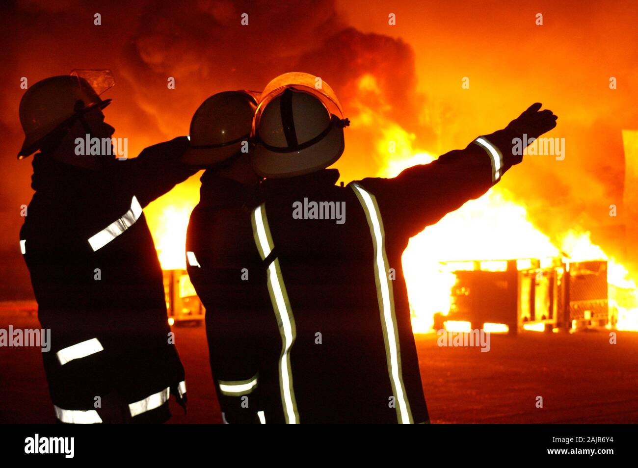 Australian bushfires 2020 firefighters hi-res stock photography and ...