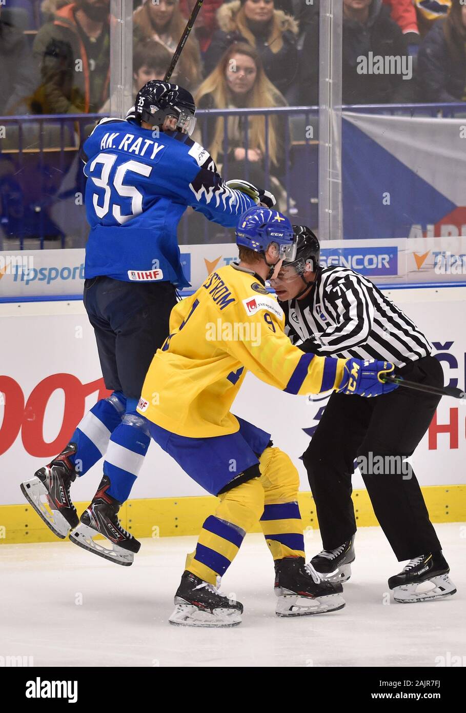 Ostrava, Czech Republic. 05th Jan, 2020. L-R AKU RATY of Finland and VICTOR SODERSTROM of Sweden ...