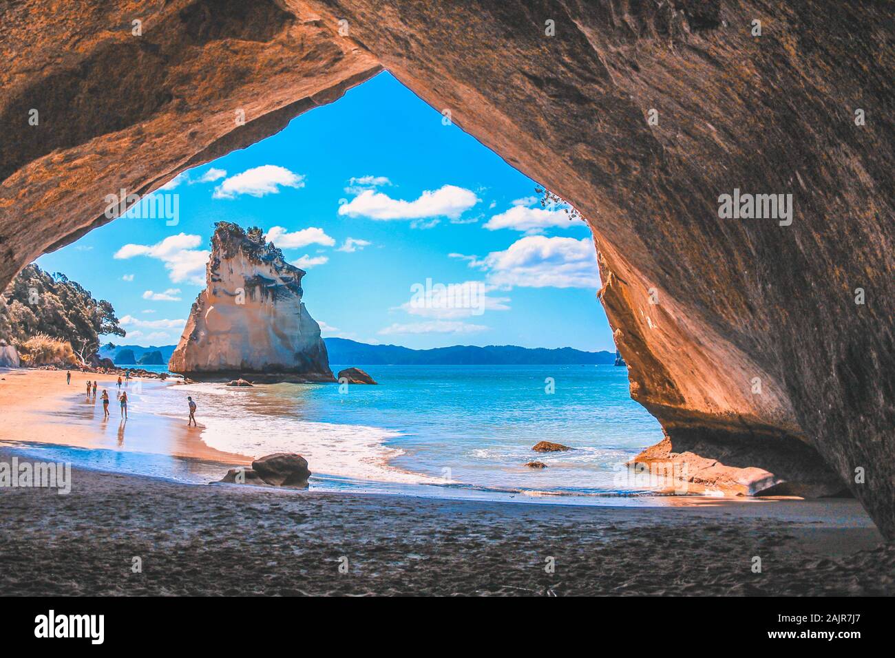 Cathedral Cove on the Coromandel Peninsula, North Island, New Zealand ...