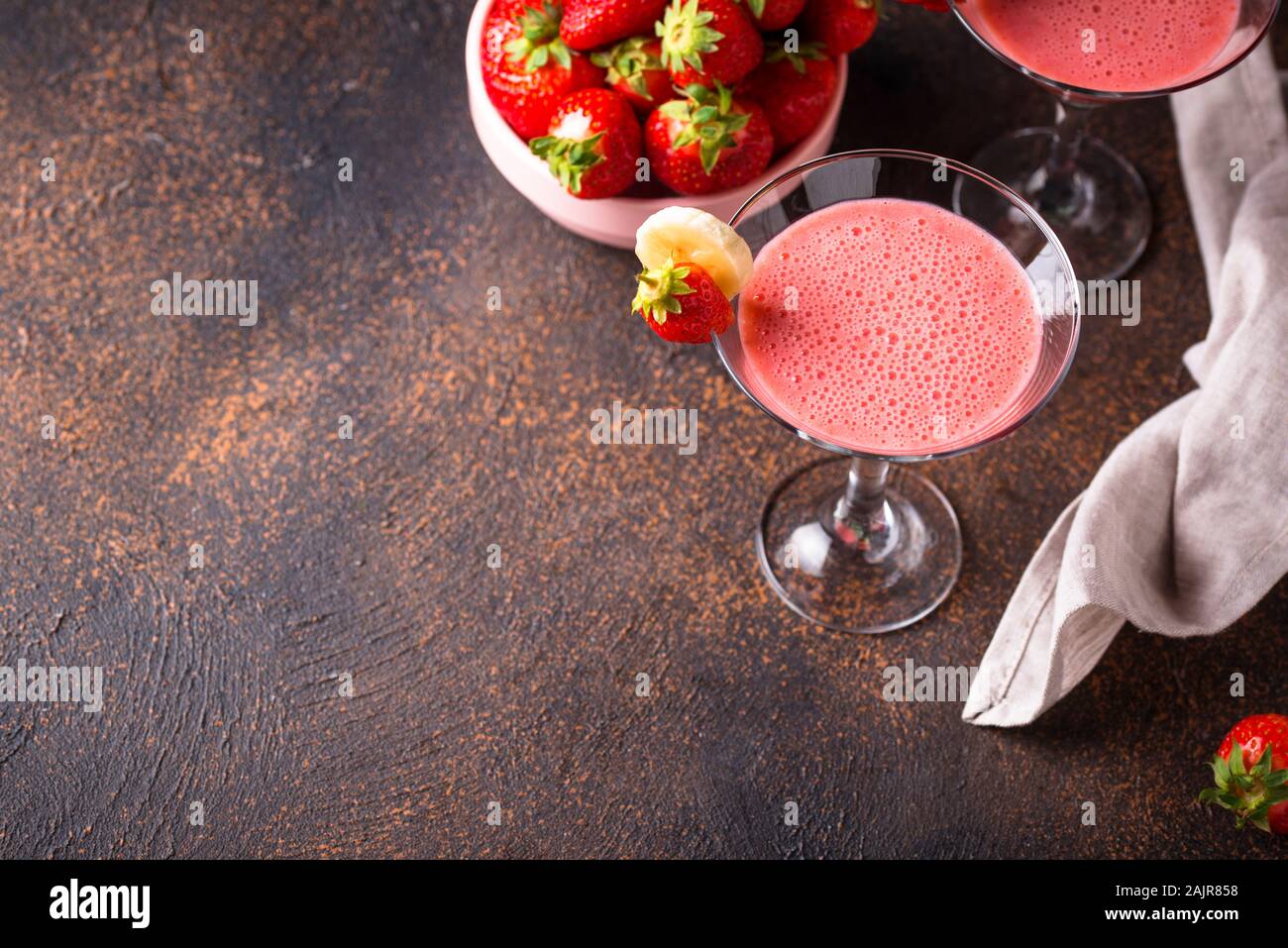 Sweet summer strawberry alcoholic cocktail Stock Photo - Alamy