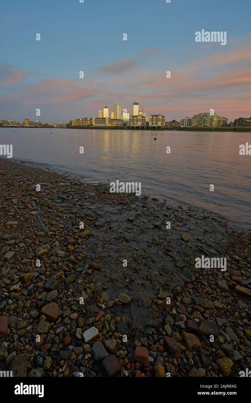 river thames old and new Stock Photo - Alamy