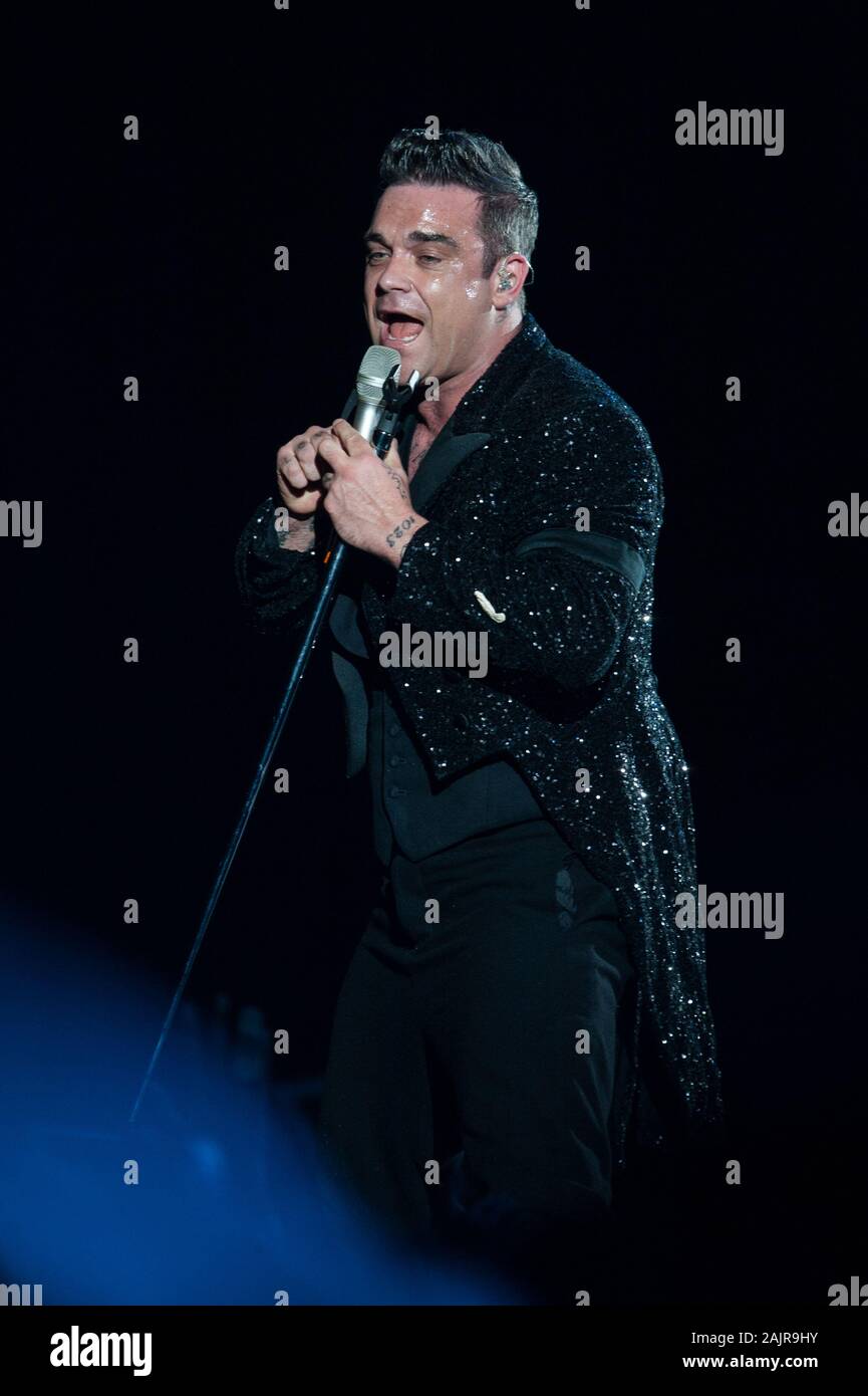 Take the crown robbie williams 2013 hi-res stock photography and images ...