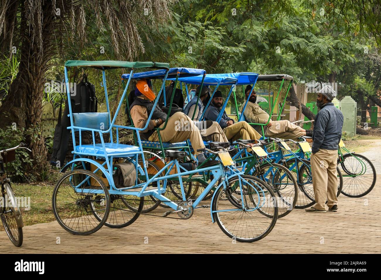 Rikshawala hi-res stock photography and images - Alamy
