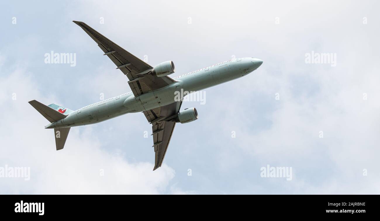 Boeing 777 333 hi-res stock photography and images - Alamy