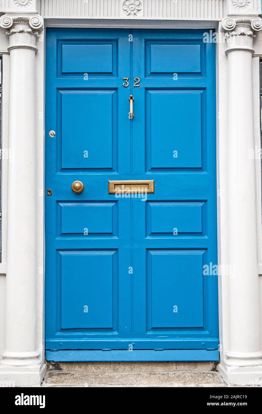 Navy blue door hi-res stock photography and images - Alamy