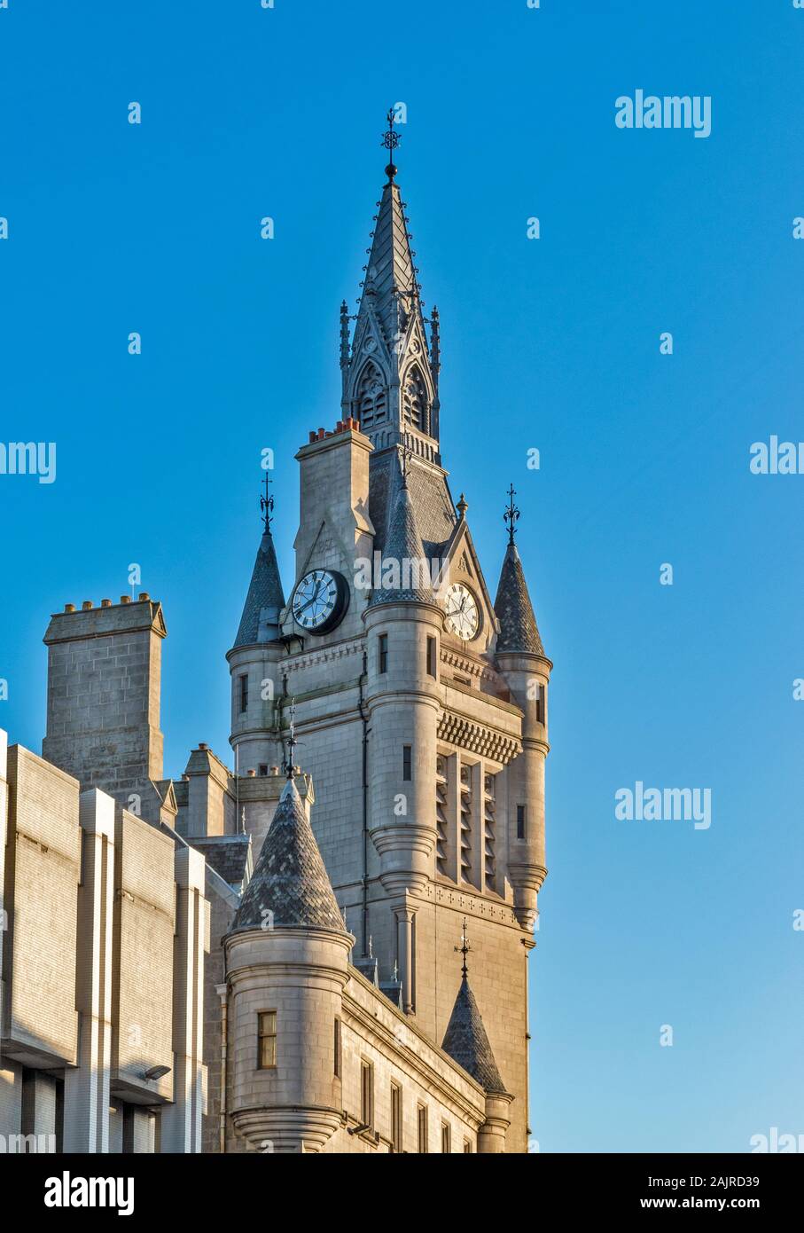 ABERDEEN CITY SCOTLAND THE ICONIC TOWN HOUSE TOWER AND CLOCK Stock ...