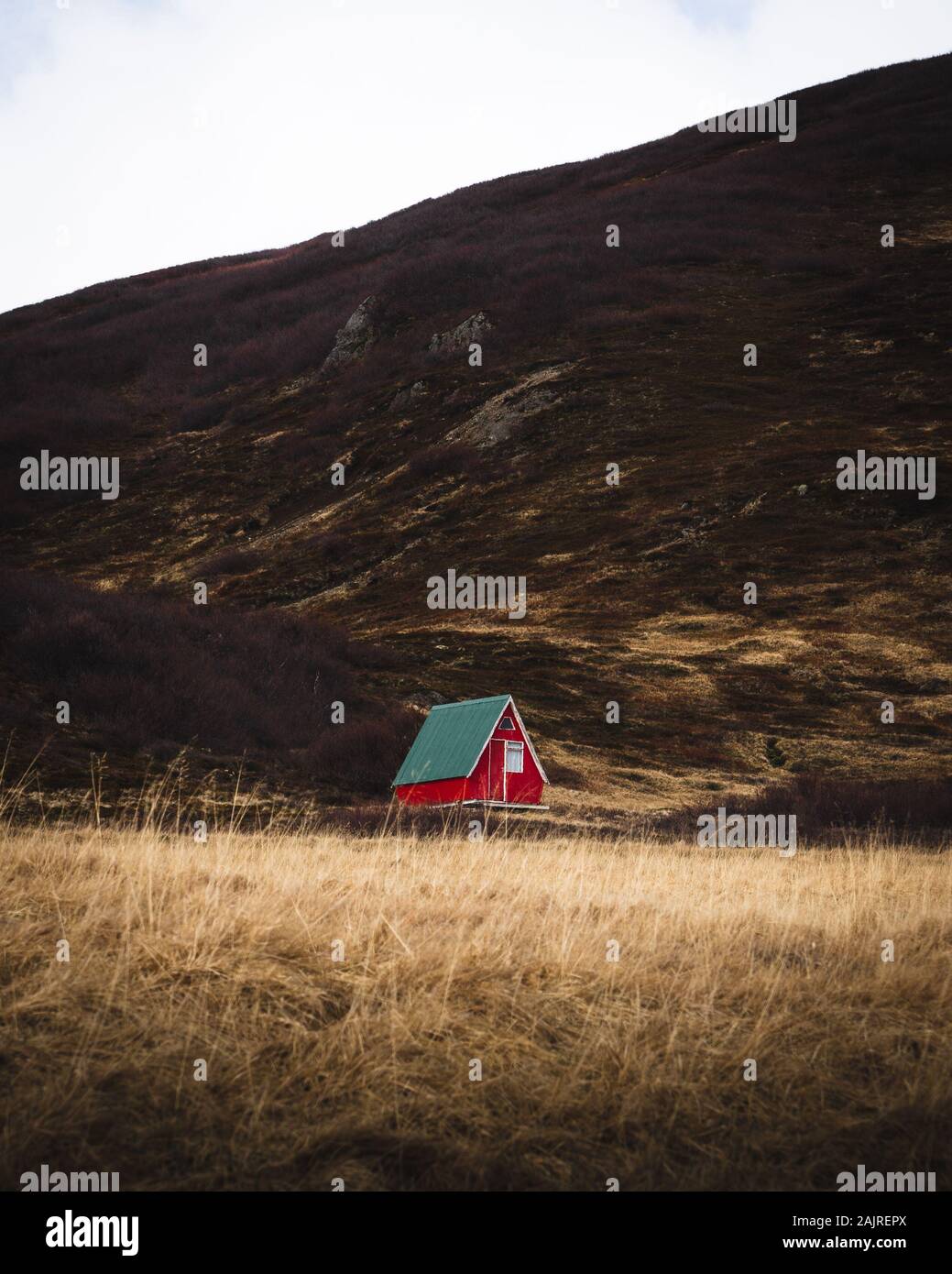 Red cabin in Icelandic wilderness Stock Photo - Alamy