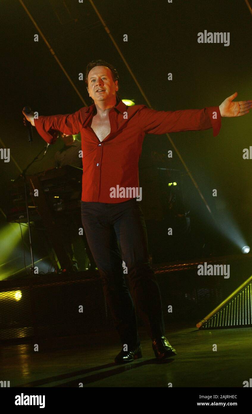 Jim kerr 1985 hi-res stock photography and images - Alamy