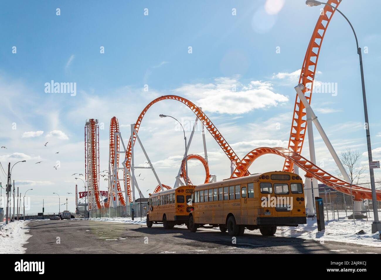 Yellow school buses coney island hi-res stock photography and images ...