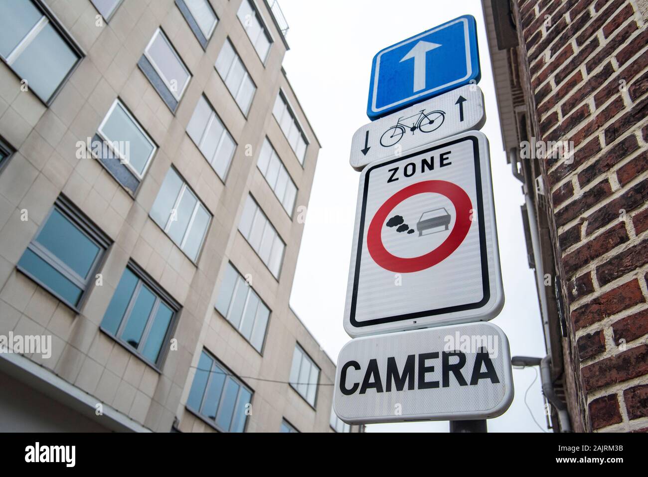 Low emission sign hi-res stock photography and images - Alamy