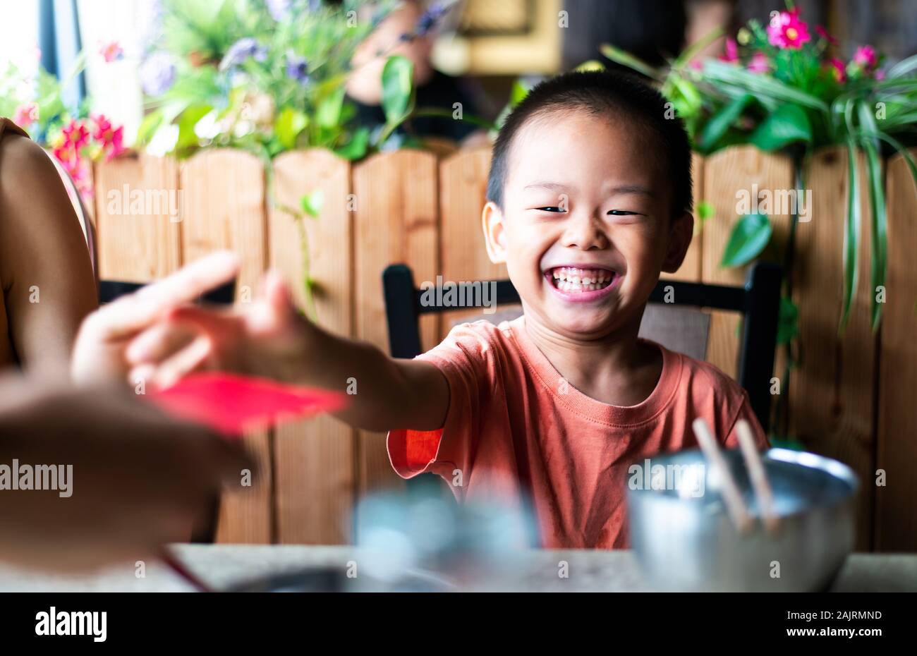 Traditional chinese dining table hi-res stock photography and images ...