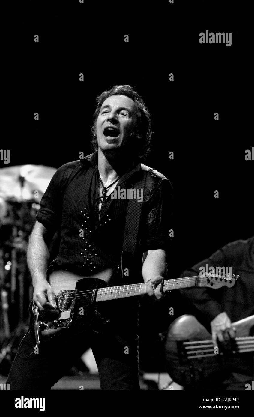 Springsteen 2003 Black and White Stock Photos & Images - Alamy