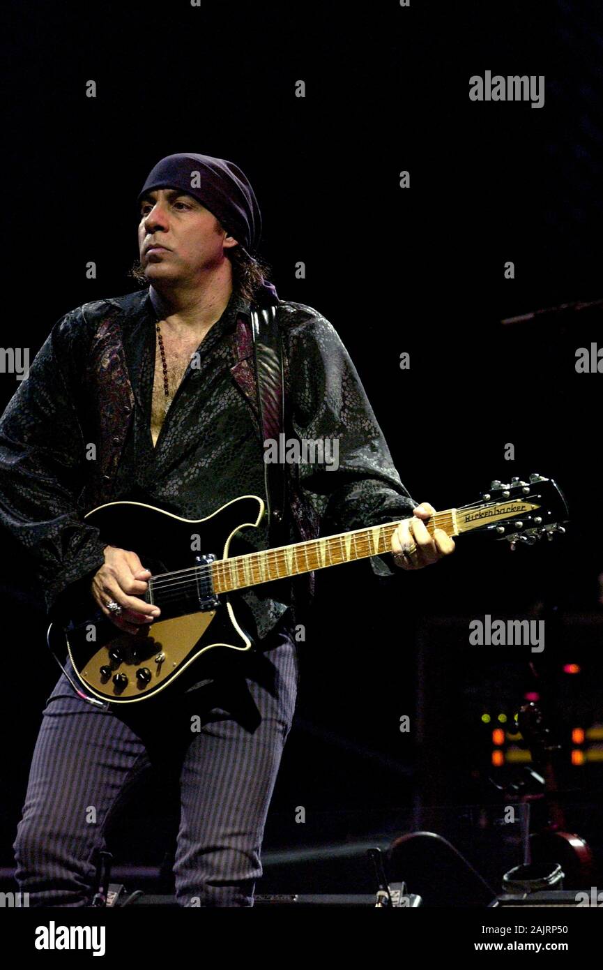 Steven van zandt e street band hi-res stock photography and images - Alamy
