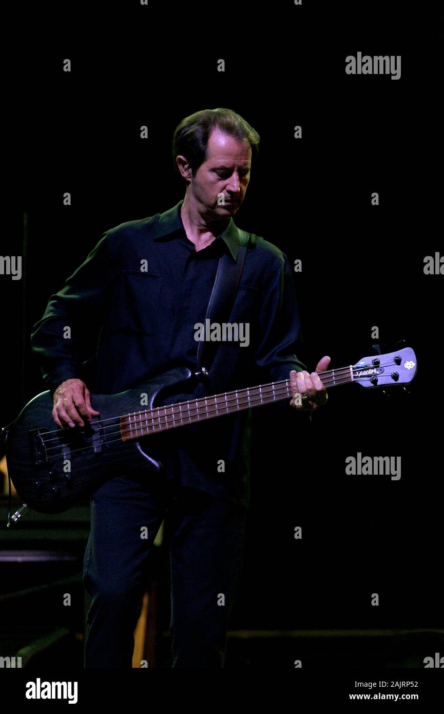Garry tallent bassist hi-res stock photography and images - Alamy