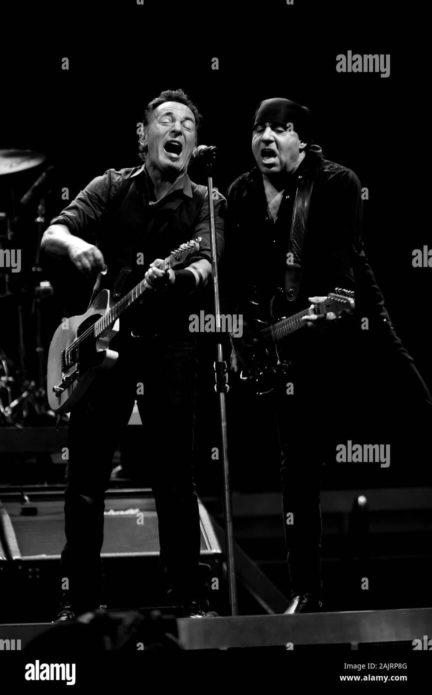 Little steven bruce springsteen Black and White Stock Photos & Images ...