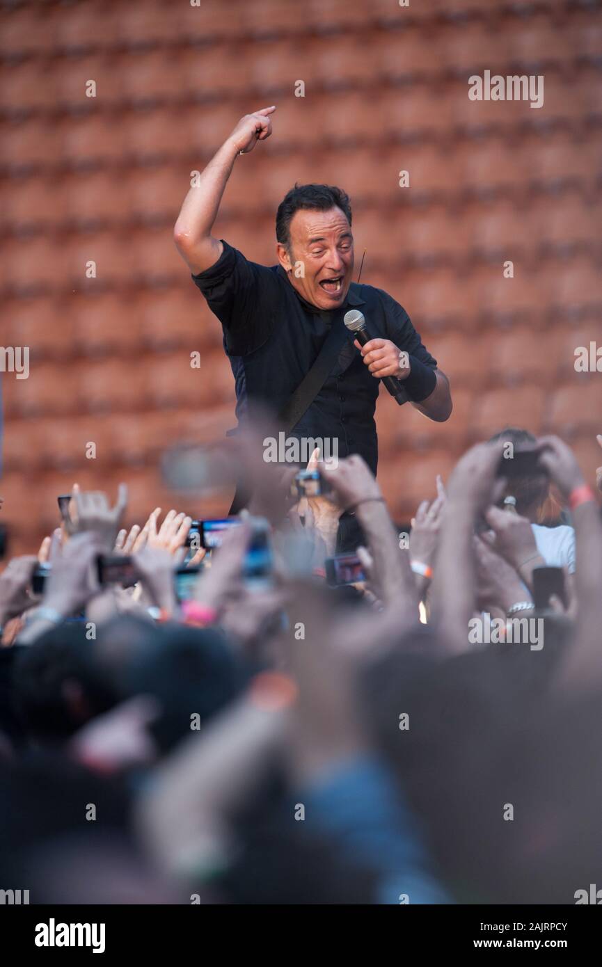 Milano Italy 06/03/2013 : Live concert of Bruce Springsteen at the San ...
