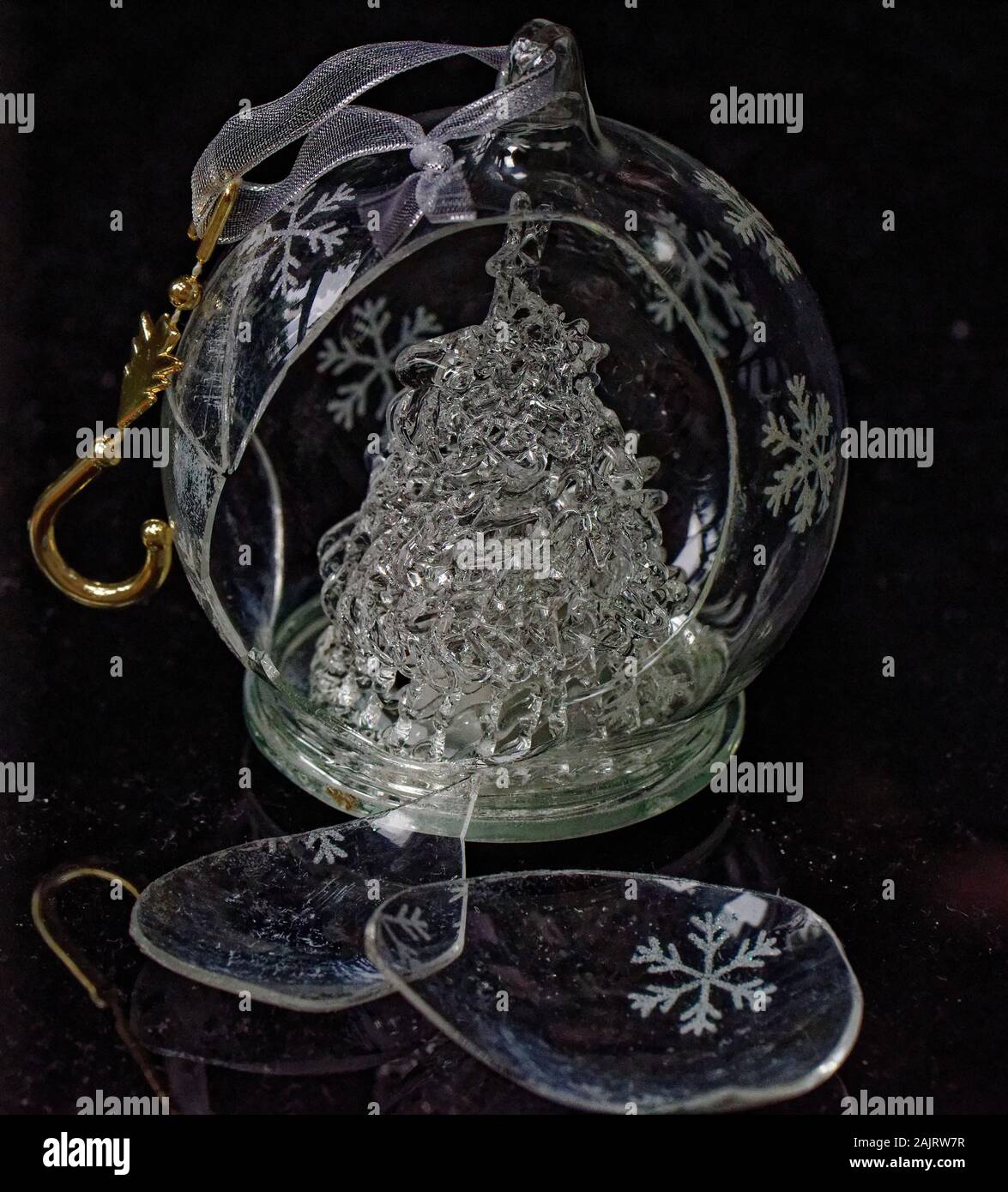 Broken christmas tree hi-res stock photography and images - Alamy