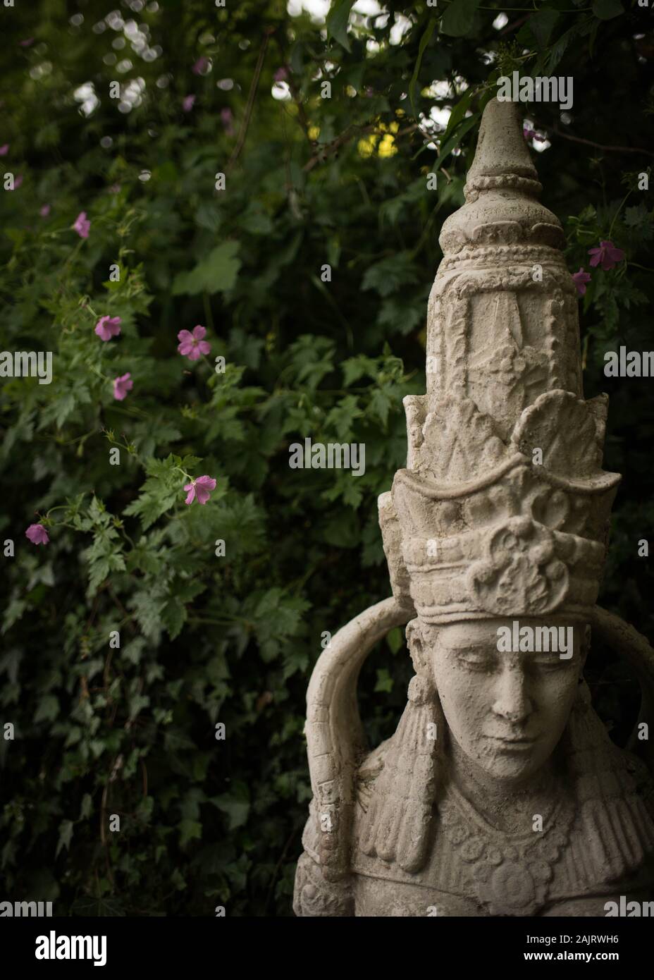 Carved stone flowers hi-res stock photography and images - Alamy