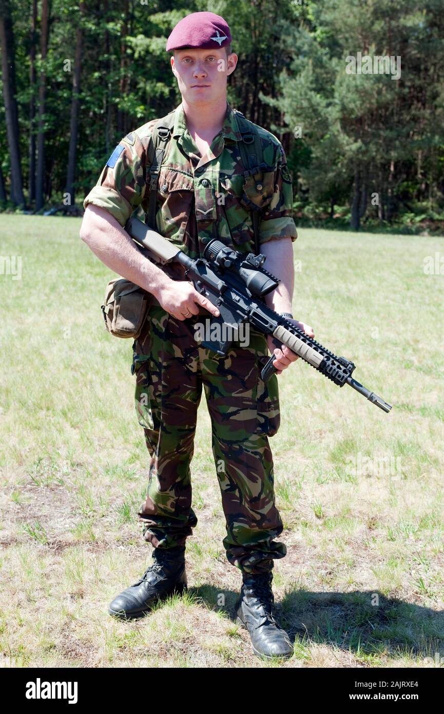 Parachute regiment badge hi-res stock photography and images - Alamy