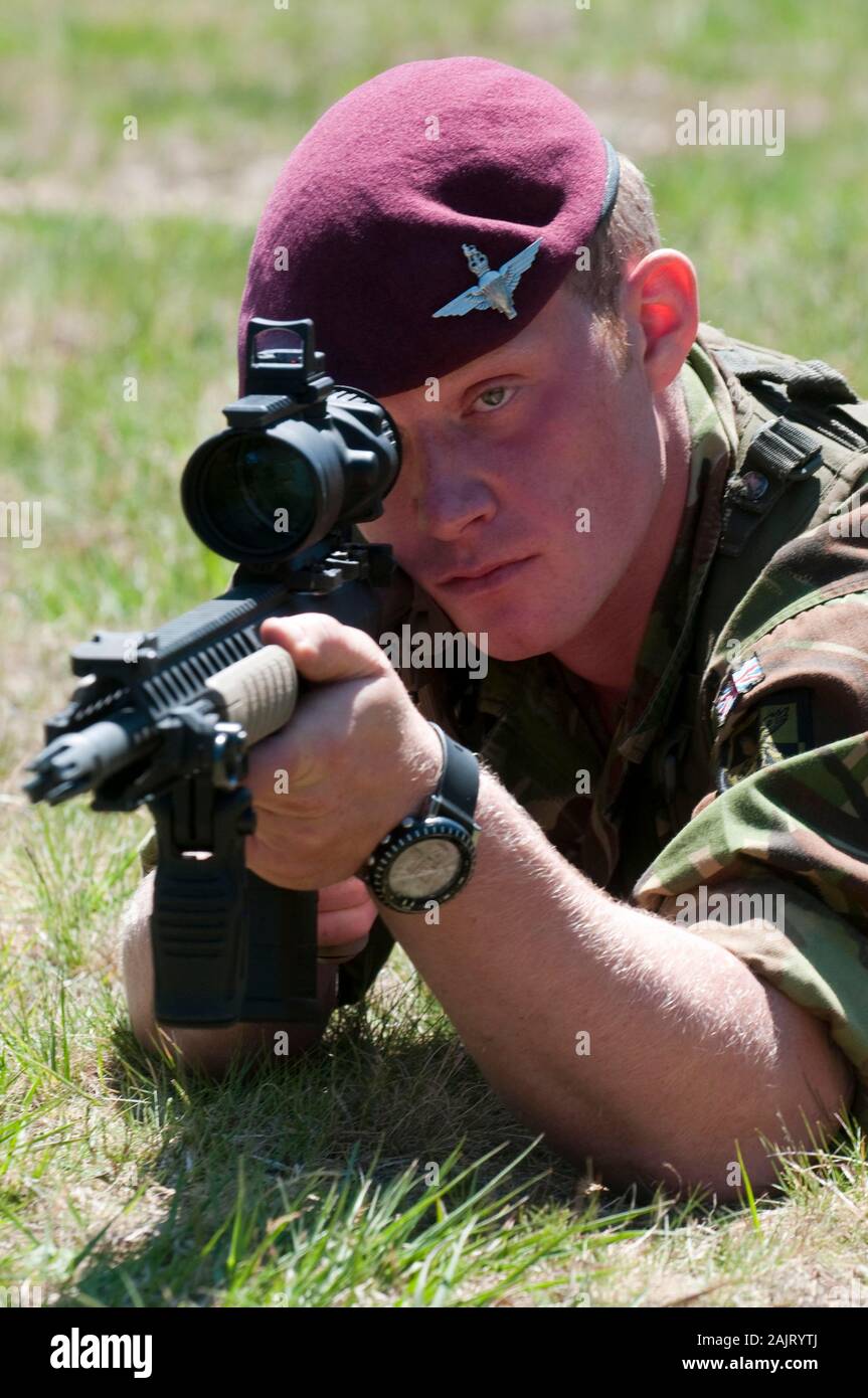 Parachute regiment badge hi-res stock photography and images - Alamy
