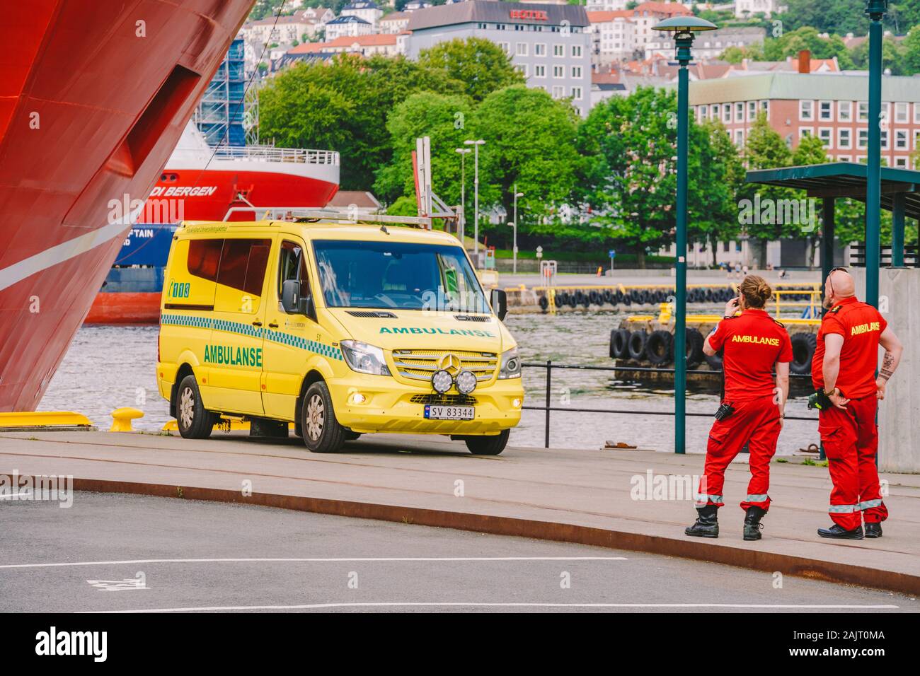 Emergency boat ambulance team hi-res stock photography and images - Alamy