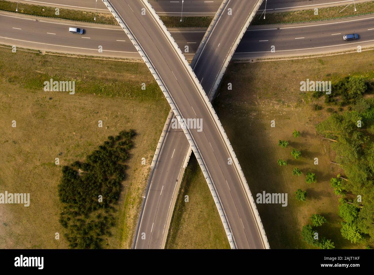 Cars 2 lane highway hi-res stock photography and images - Alamy