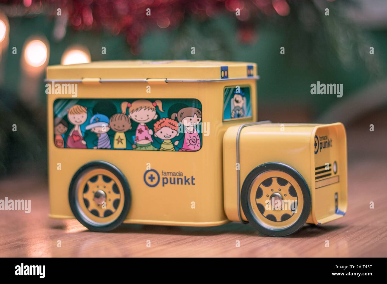 Piggy bank car toy hi-res stock photography and images - Alamy