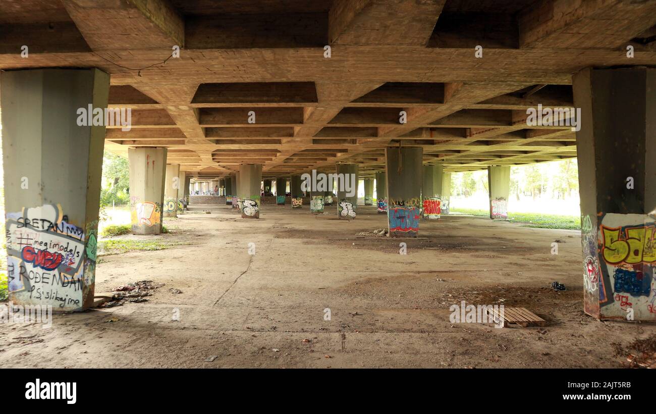 Graffiti under bridges hi-res stock photography and images - Alamy