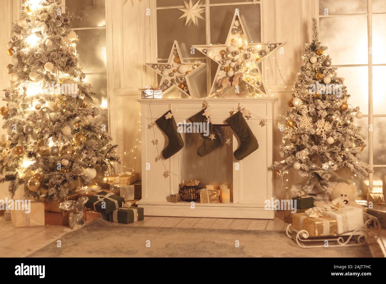 Fireplace decoration hi-res stock photography and images - Alamy
