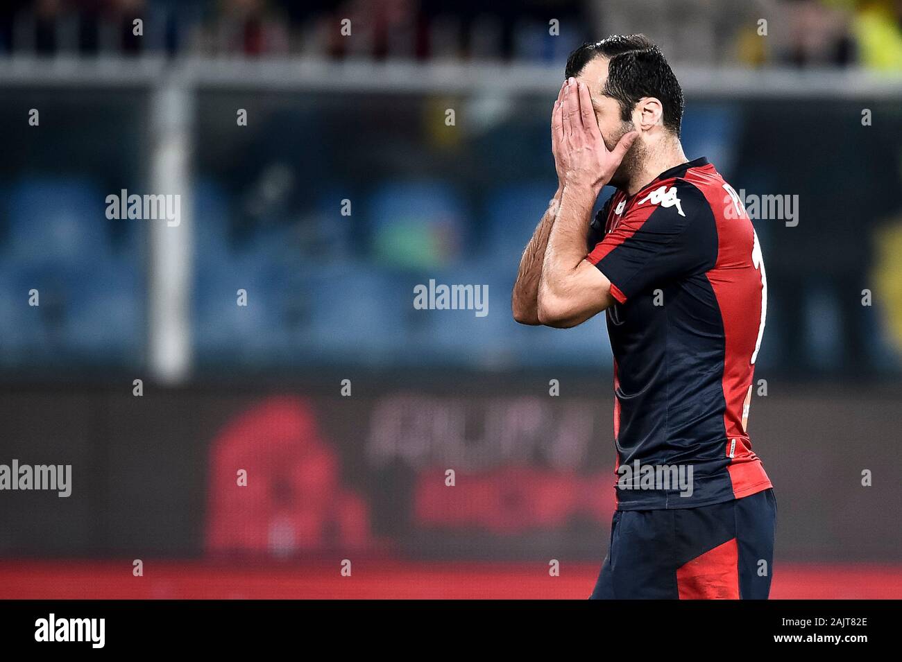 Dejected football player hi-res stock photography and images - Alamy