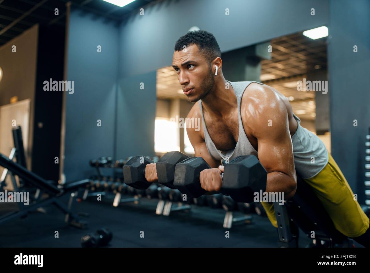 Man bench dumbbells workout hi-res stock photography and images - Alamy