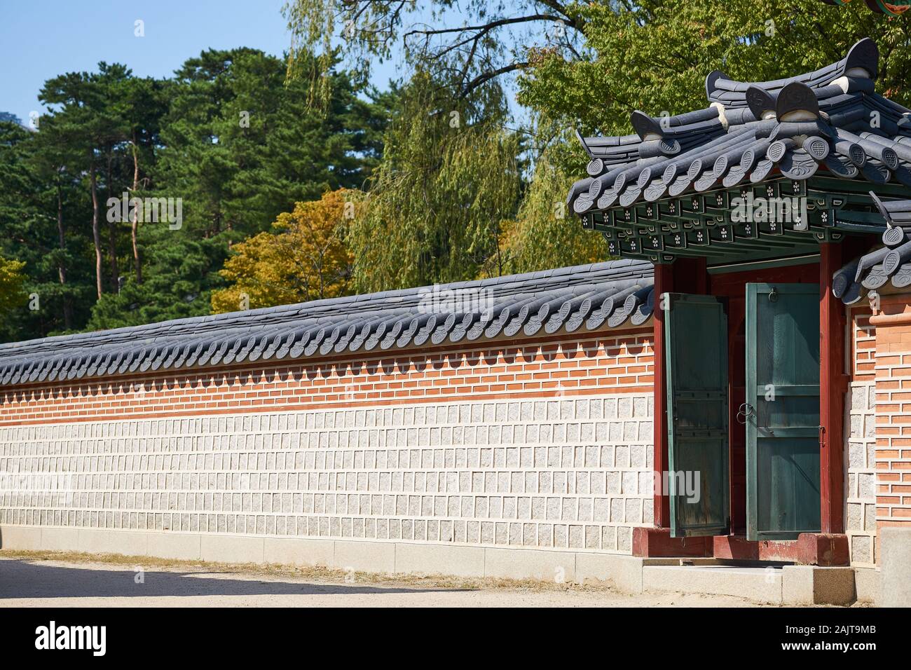 Dancheong colors (cinnabar and blue-green) used in traditional wooden ...