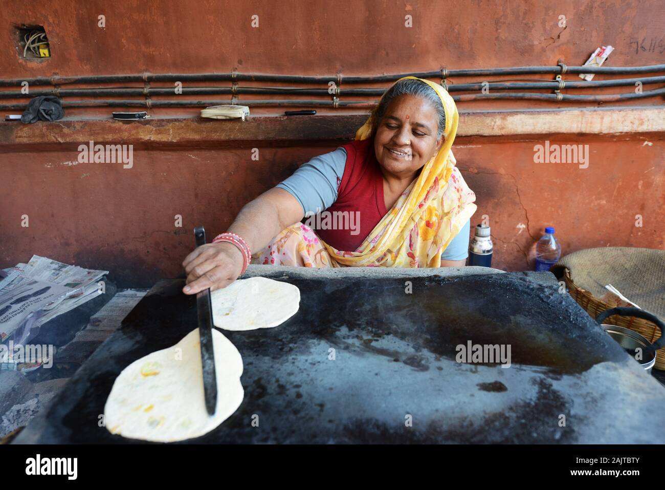 Making chapati hi-res stock photography and images - Alamy