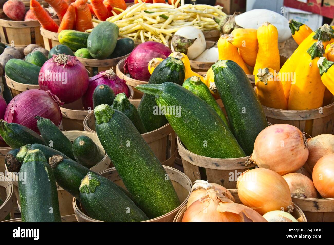 Organic vegetables for sale at a local farmers market Stock Photo - Alamy