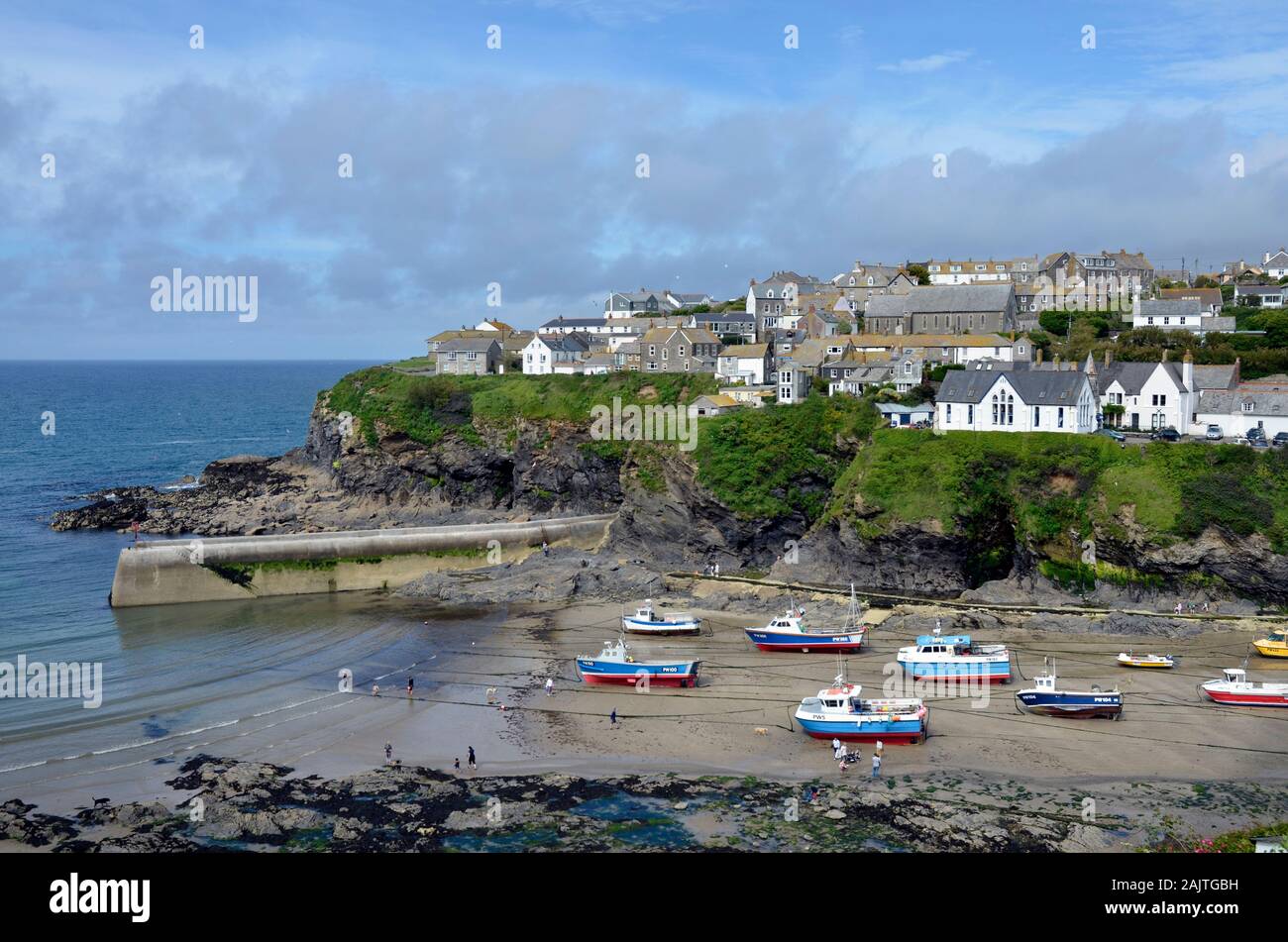 port isaac harbour cornwall england Stock Photo - Alamy